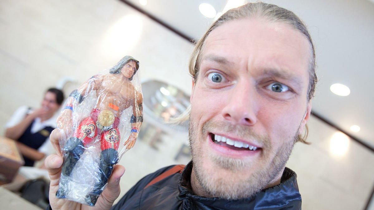 10 Fascinating Backstage Facts About Edge – Page 4 10 Fascinating Backstage Facts About Edge – Page 4